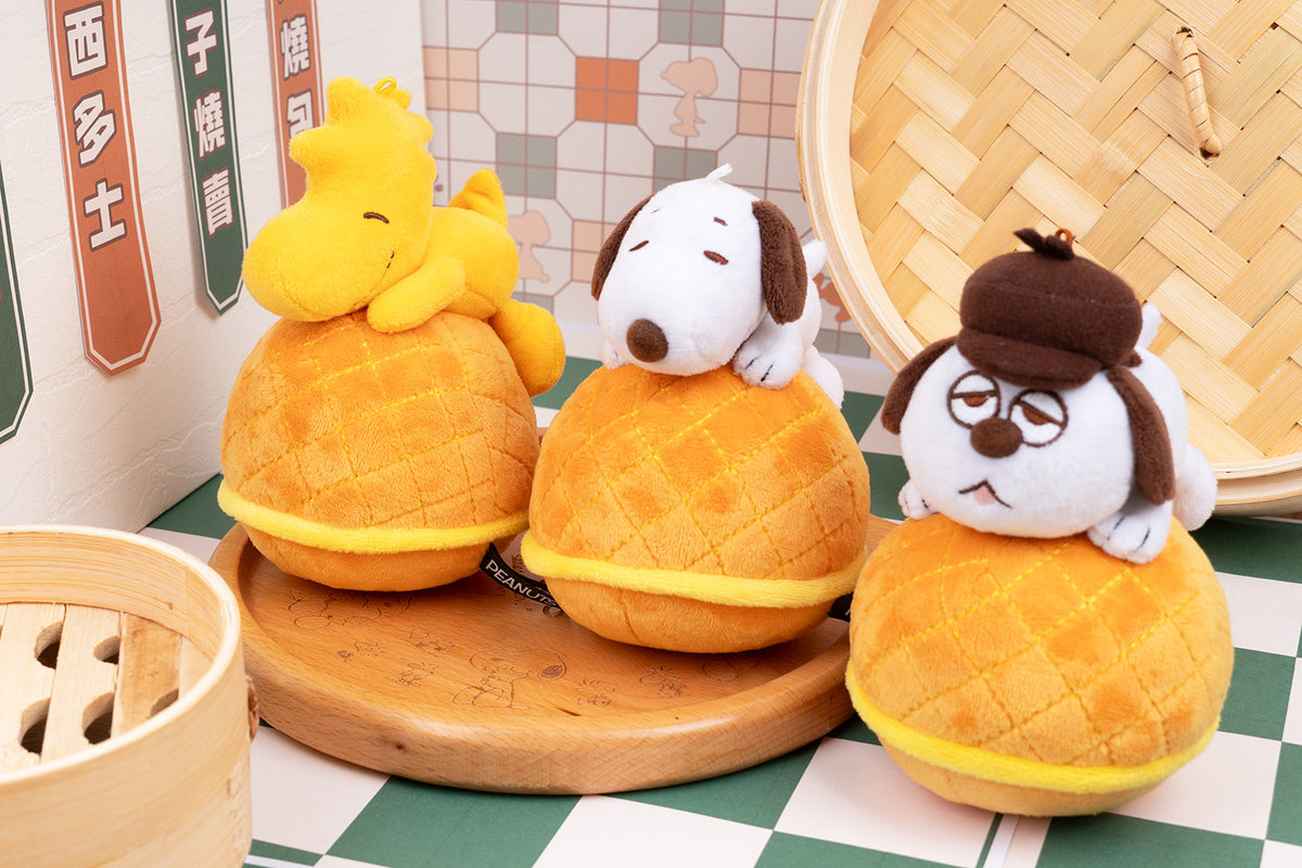 Peanuts Snoopy "Pineapple Bun" Plush Charm | SNPY ONLY