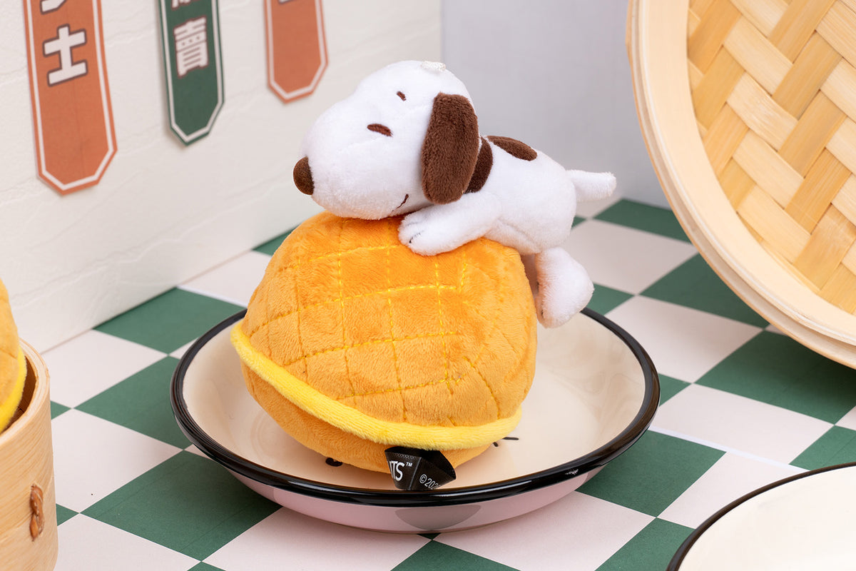 Peanuts Snoopy "Pineapple Bun" Plush Charm | SNPY ONLY