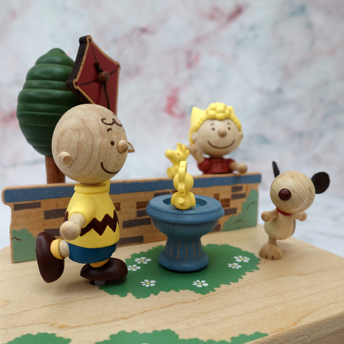 Peanuts Snoopy "Kite Flying" Wooden Music Box | SNPY ONLY obs