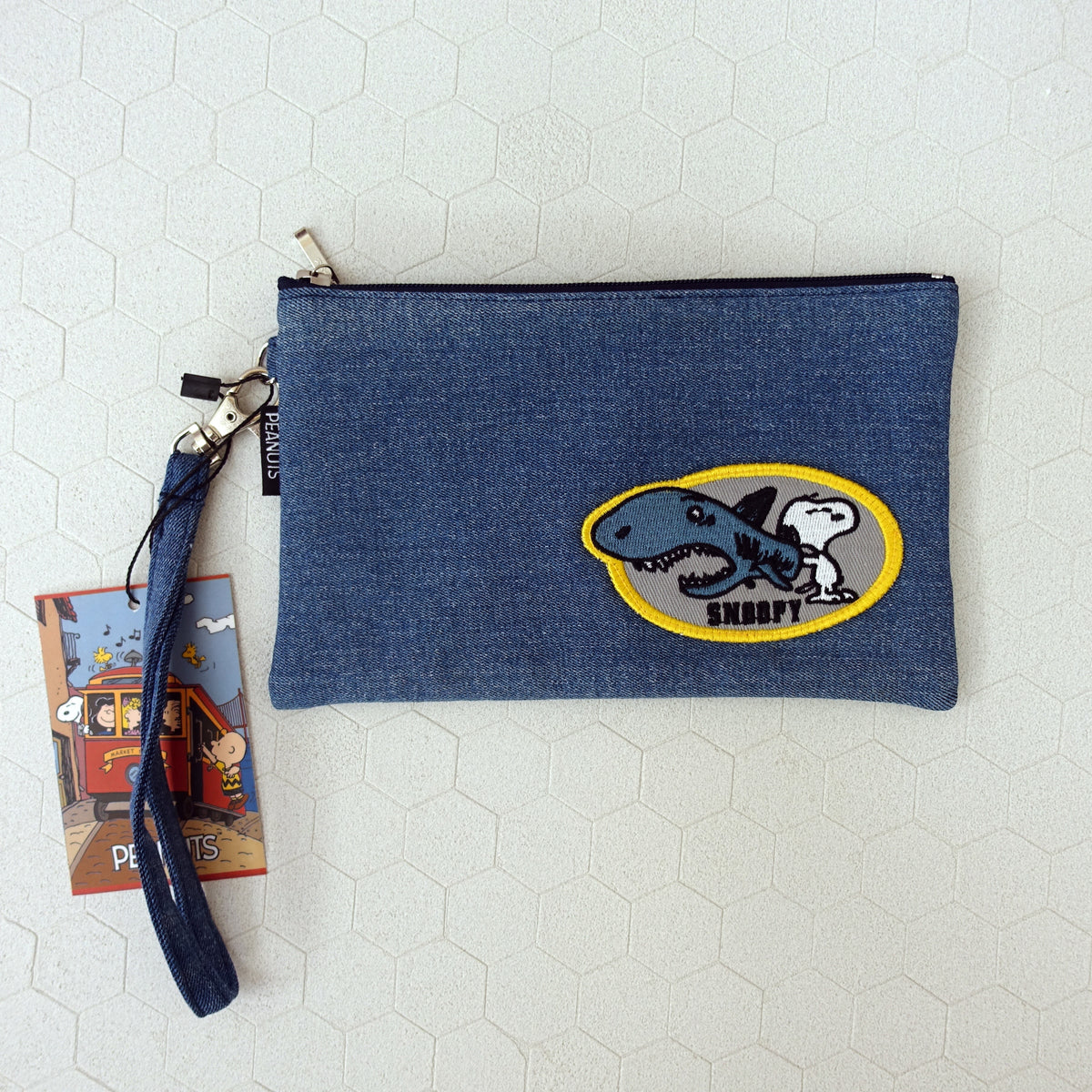 Peanuts Snoopy "Shark Puppet" Denim Pouch | SNPY ONLY