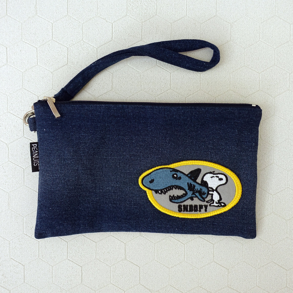 Peanuts Snoopy "Shark Puppet" Denim Pouch | SNPY ONLY