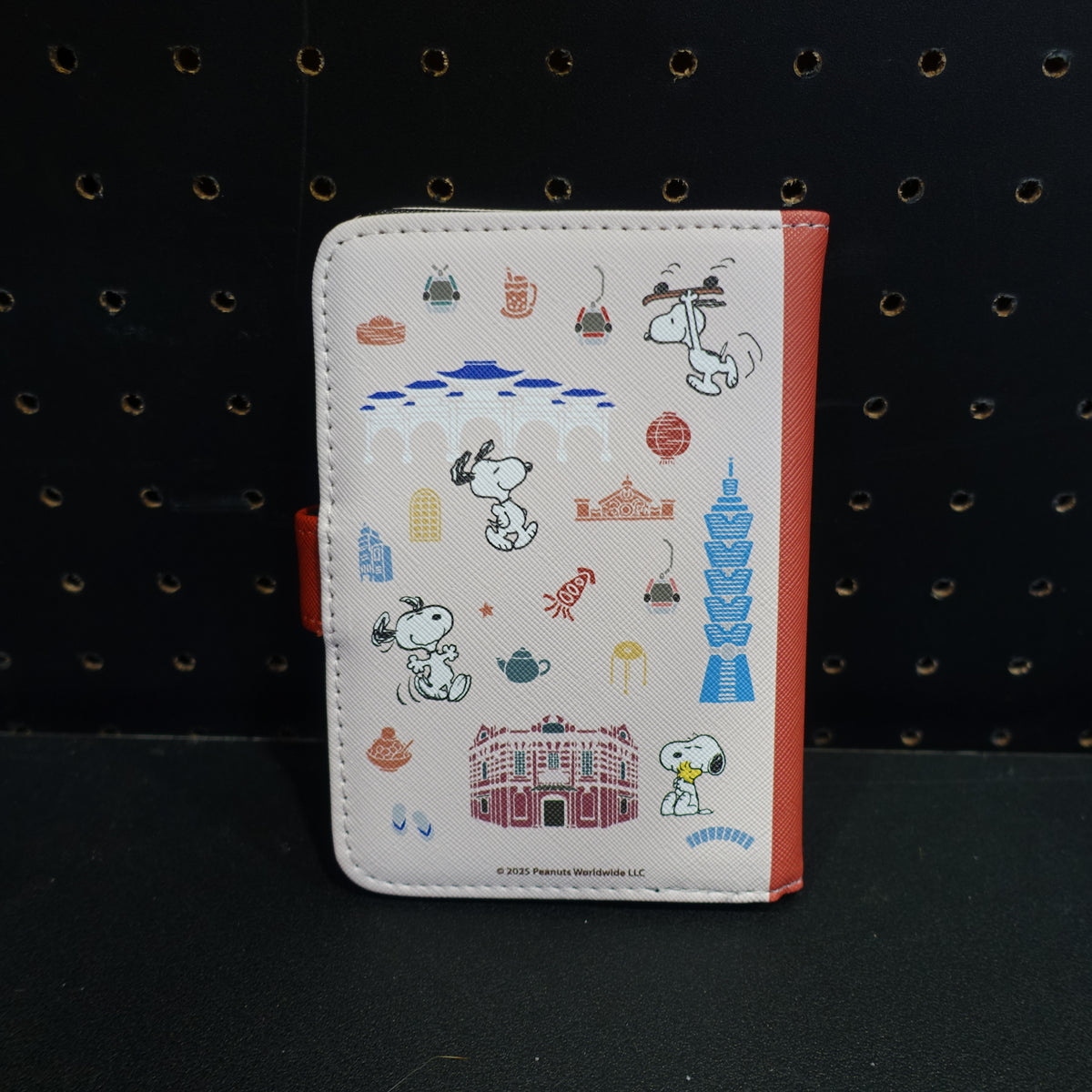 Peanuts Snoopy "Taipei 101" Passport Holder | SNPY ONLY